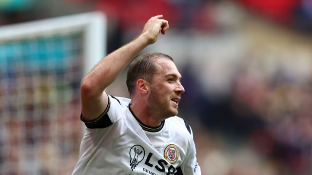 Bromley beat Solihull on penalties to secure EFL promotion - BBC Sport