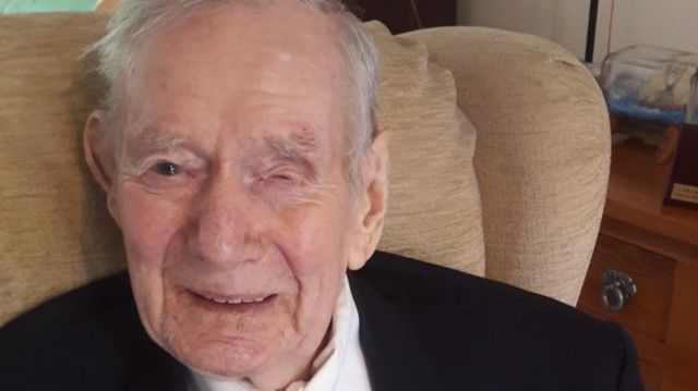 West Midlands remembers D-Day on 80th anniversary of landings - BBC News