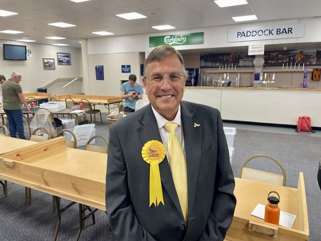 Thirteen MPs elected across Devon - BBC News