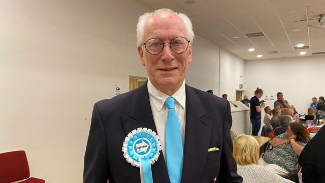 Jacob Rees-Mogg loses North East Somerset and Hanham - BBC News