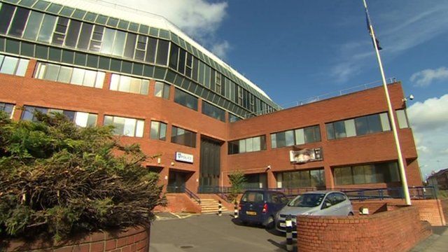 Thames Valley Police to leave 'deteriorating' station - BBC News