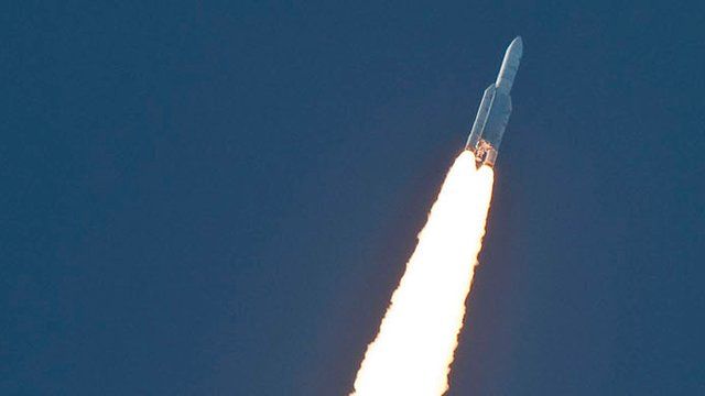 Europe's Ariane rocket sizes up for competition - BBC News