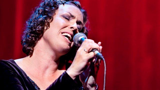 Katherine Crowe: Tributes made to 'inspirational' singer - BBC News