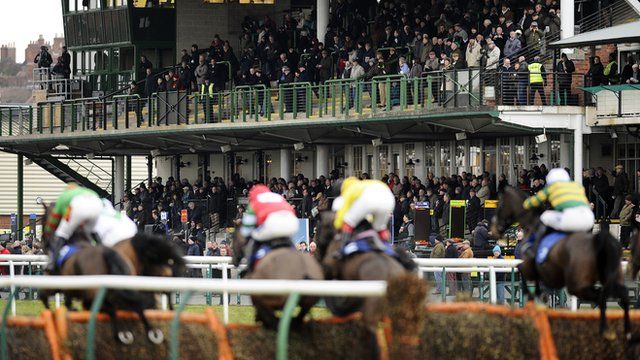Warwick Racecourse jumps-only move 'will secure future' - BBC News