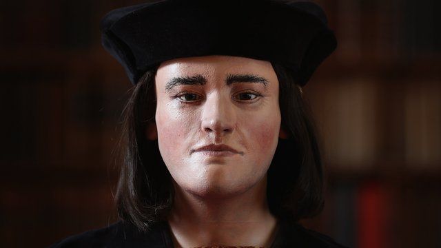 New Dundee University portrait of Richard III unveiled - BBC News