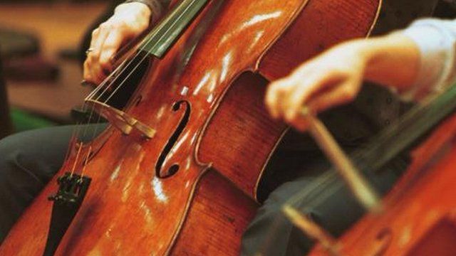 BBC Proms: Cellist Gabetta on first-night spotlight - BBC News