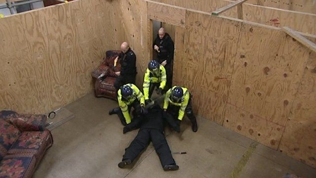 Hampshire police to train more Taser officers - BBC News