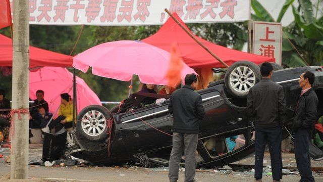 China building site clash leaves eight dead - BBC News