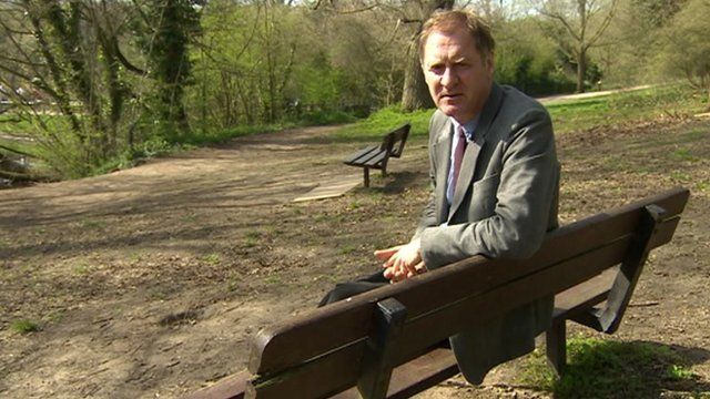 Sir Andrew Motion moves from 'suffocating' UK to US - BBC News