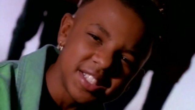 Kriss Kross member Chris Kelly dies in US aged 34 - BBC News