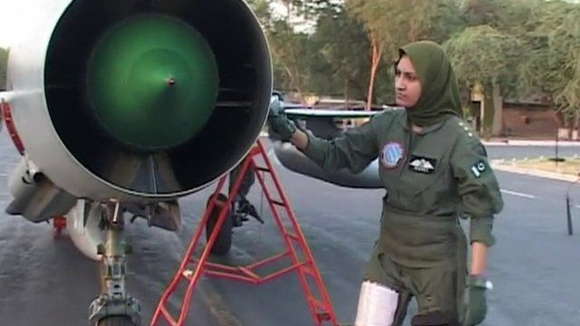 Marium Mukhtiar, Pakistani female fighter pilot, dies in crash - BBC News