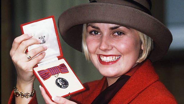 Lisa Potts: Freedom of Wolverhampton honour for machete heroine - BBC News