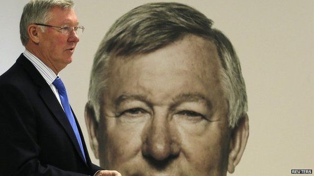 Sir Alex Ferguson book signing: Fans thrilled at 'Fergie time' - BBC News