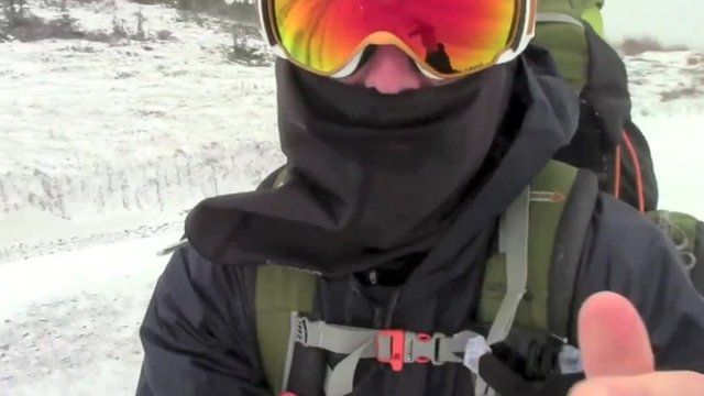 Adventurer Jamie Macdonald has portraits unveiled at museum - BBC News