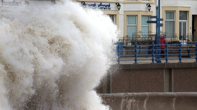 Fund to help victims of Cardigan flooding up and running - BBC News