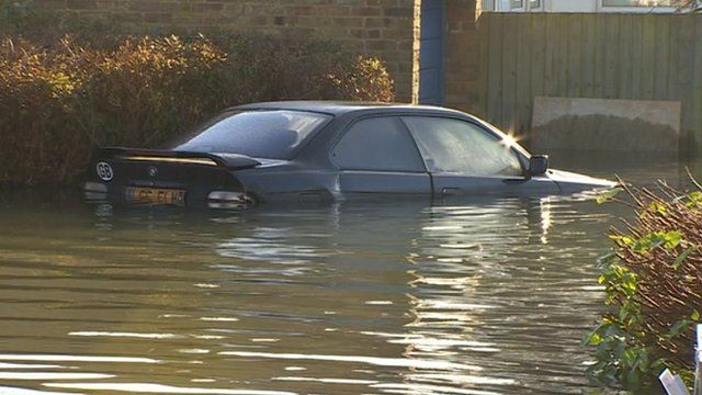 Buckskin residents demand flooding answers - BBC News