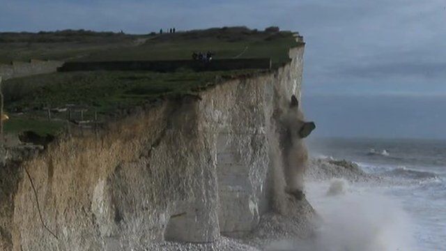 Walkers warned as chalk cliffs collapse in Sussex - BBC News
