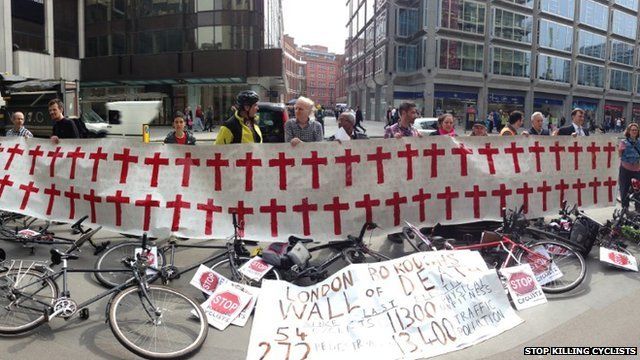 London councils 'failing cyclists on safety' - BBC News