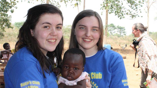 Award-winning teen scientists return from Uganda mission - BBC News
