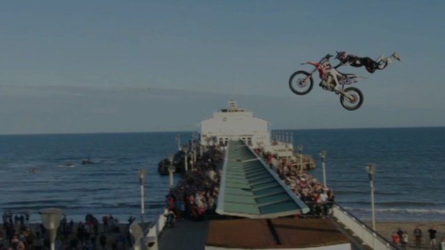 Motocross star and Bond stuntman Dave Bickers dies aged 76 - BBC News