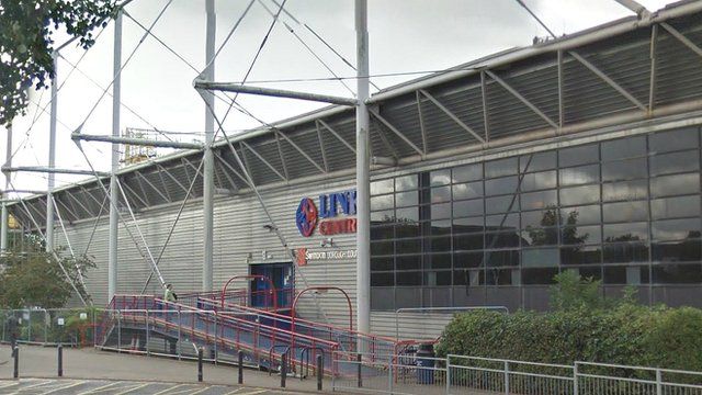 Swindon leisure centres to be run by London companies - BBC News