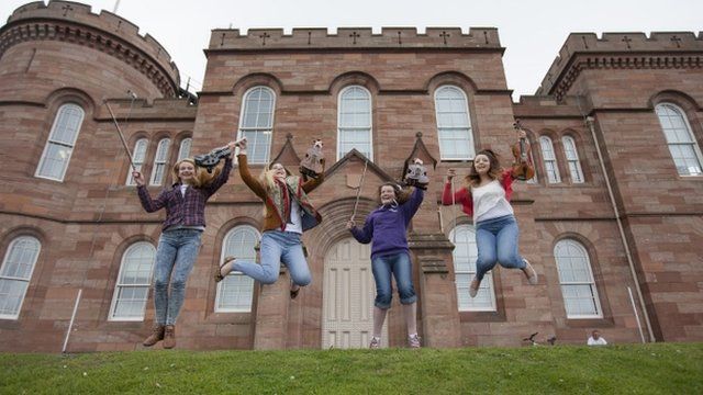 Programme for the Mod's biggest fringe announced - BBC News