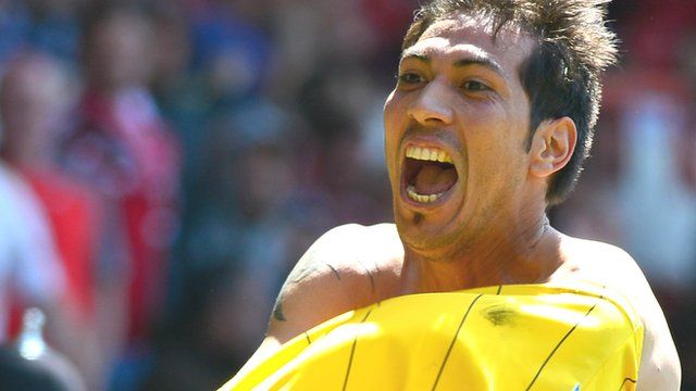 Leicester sign defender Louis Rowley from Manchester United - BBC Sport