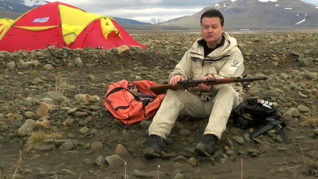 Horatio Chapple inquest: Svalbard polar bear risk 'is serious' - BBC News