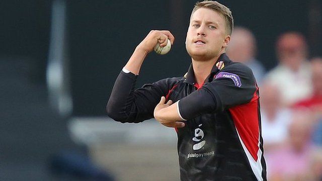 Angus Robson: Leicestershire opener signs new contract - BBC Sport