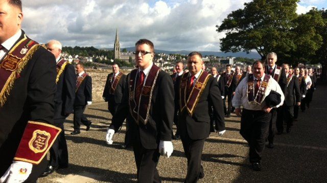 Apprentice Boys of Derry: Thousands gather for annual parade - BBC News