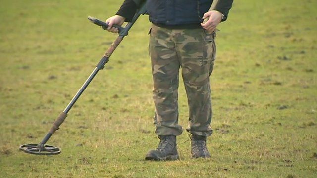 Watlington 'rare' Viking hoard found by metal detectorist - BBC News