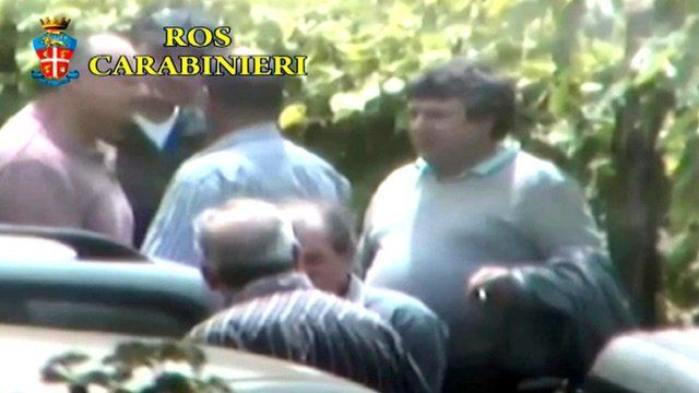 Rome crime scandal: Mayor orders review of contracts - BBC News