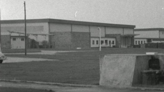 Amnesty calls on Irish government to reopen 'hooded men' case - BBC News