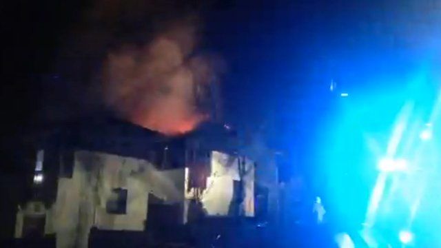 Body recovered after Swansea house fire - BBC News