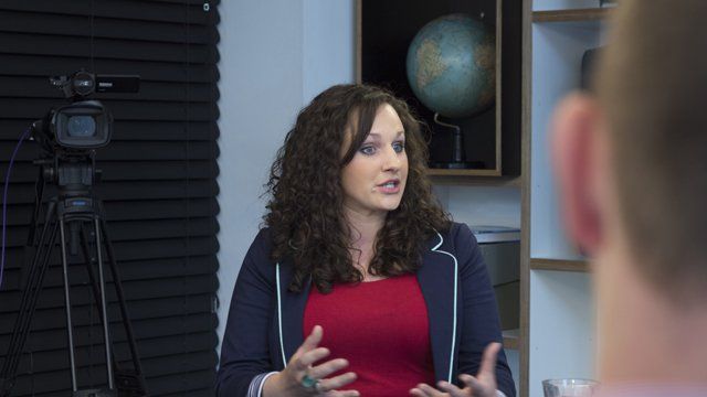 Young voters question Scottish election candidates - BBC News