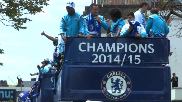 Thousands of Chelsea FC fans support victory parade - BBC News