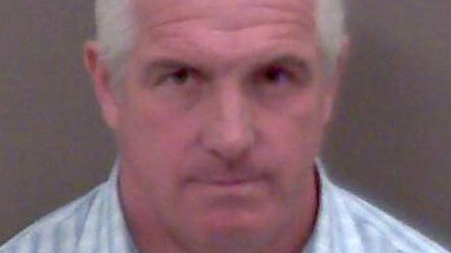 Dorset police officer who sent ex-lover 42,000 messages jailed - BBC News