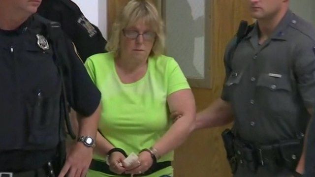 New York prison worker charged with helping fugitives - BBC News