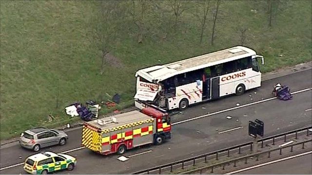 M11 closed in Essex following nine-vehicle crash - BBC News