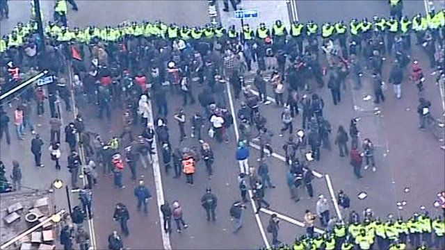 Police 'focus too much on kettling', says Liberty - BBC News