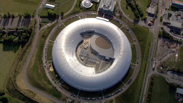 Inside the UK's biggest synchrotron light source - BBC News
