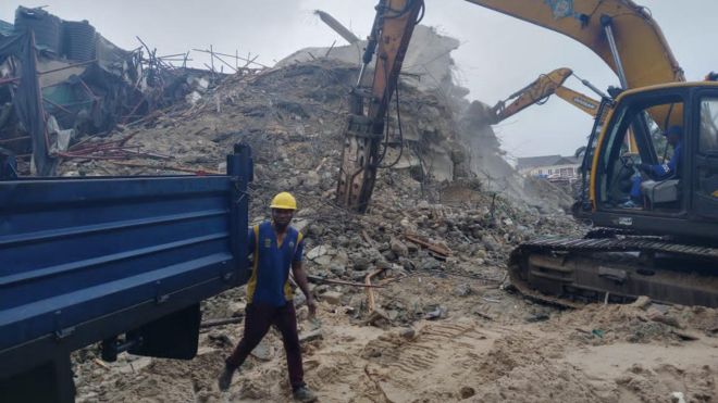 Banana Island building collapse: No deaths as video show moment building collapse for Banana ...