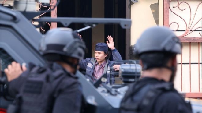 Serangan bom di tiga gereja Surabaya: Pelaku bom bunuh diri 'perempuan yang membawa dua anak ...