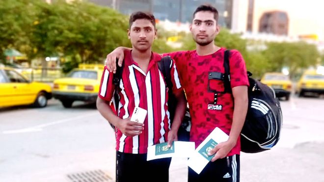 BBC에 걸려온 구조 요청, 프랑스에서 냉장 트럭에 갇힌 여성 6명 구출 도왔다 - BBC News 코리아