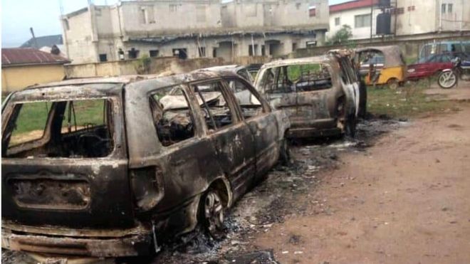 Umuahia Insecurity: A hụrụ ozu otu onye uweojii n'ehihie Fraịde a - BBC ...