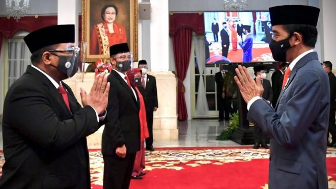 Reshuffle kabinet: Jokowi tunjuk koordinator relawan ProJo sebagai Menkominfo - BBC News Indonesia