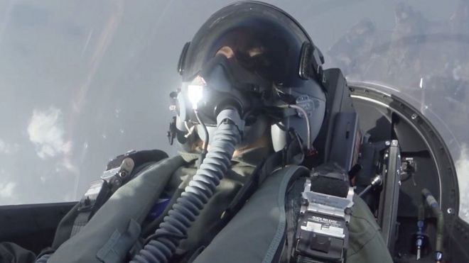 韓国大統領選、保守派野党候補の尹氏が勝利 得票差は1％未満 - BBCニュース