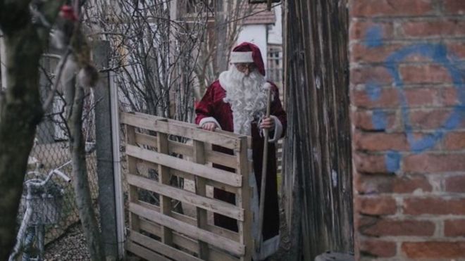 Nova godina i praznici: Ko je Krampus, zla verzija Deda Mraza - BBC ...