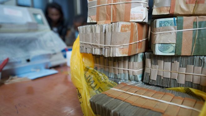 Macaafi Qulqulluu umurii wagga 400 caalbaasiif dhiyaate - BBC News ...