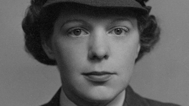 احتفظ بصورتها منذ الحرب العالمية الثانية والتقاها بعد نحو 80 عاما - BBC ...